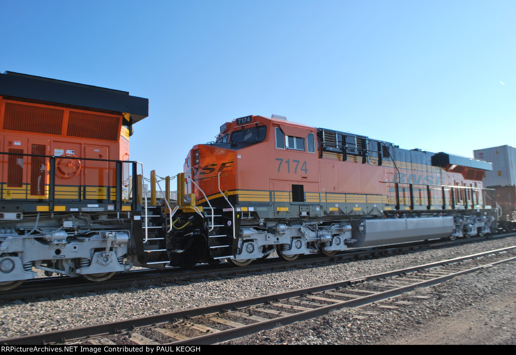 BNSF 7174 Just 1 DAY OLD!!! :))) rolls westbound behind Her Sister another 1 Day Old ES44C4 BNSF ...